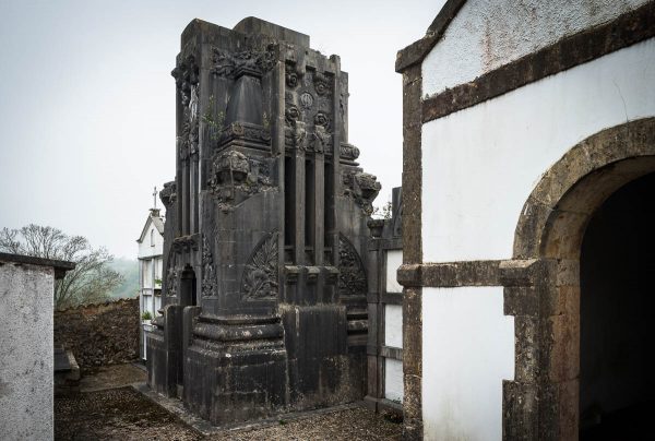 DOS PANTEONES PARA UN ARQUITECTO — Asturias por Descubrir