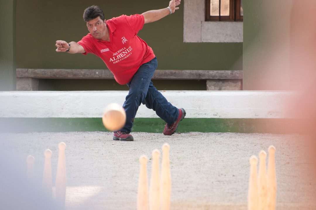 juego de bolos en el Oriente de Asturias — Asturias por Descubrir
