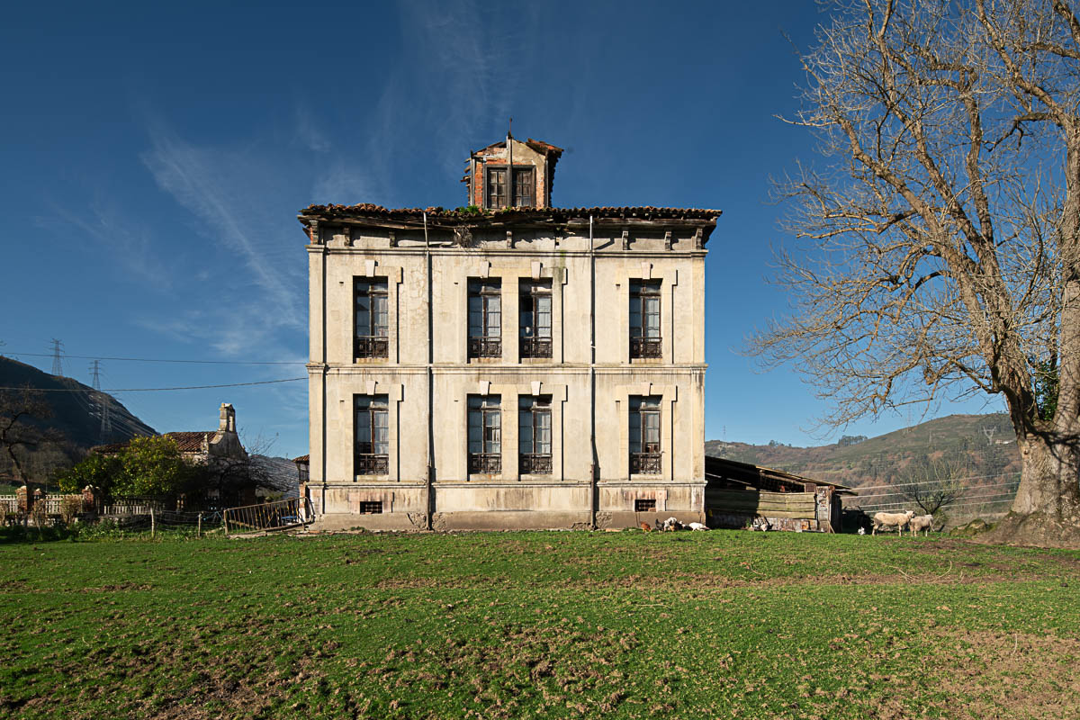 Casa de Indianos La Caleya en Ribera de Arriba — Asturias por Descubrir